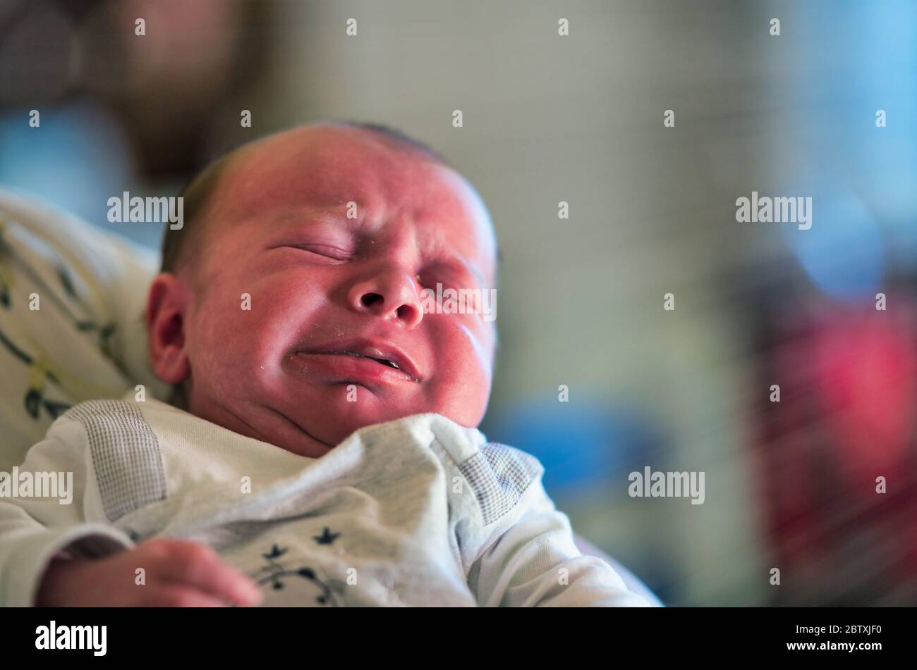 Kid crying arms hi-res stock photography and images - Alamy