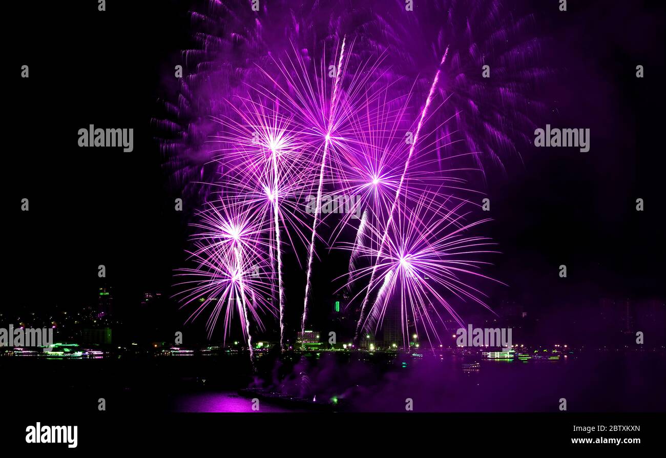 Pink fireworks hi-res stock photography and images - Alamy