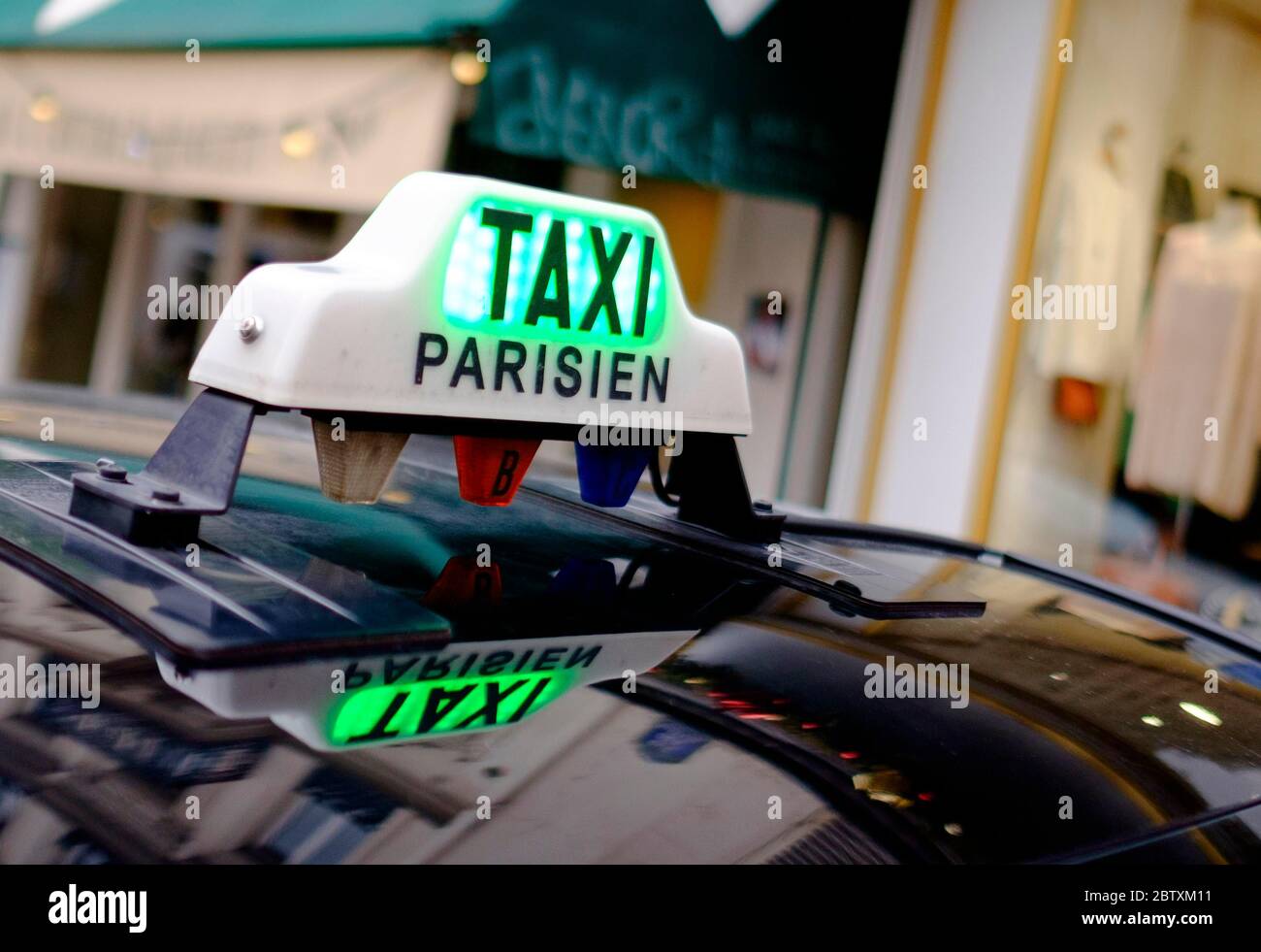 Paris taxi sign hi-res stock photography and images - Alamy