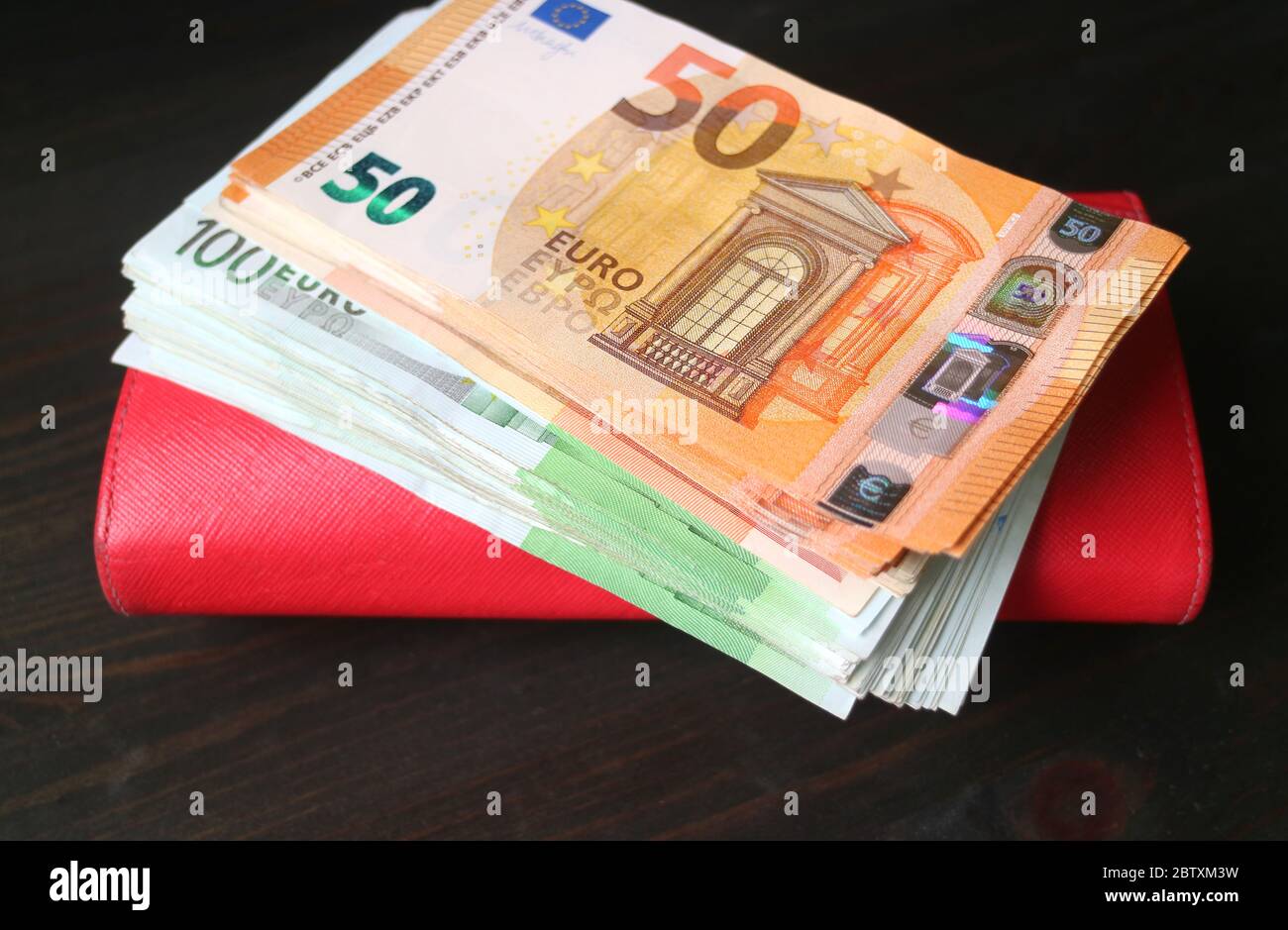 100 euro banknote with wallet hi-res stock photography and images - Alamy