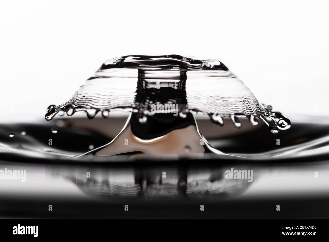 Droplets hitting water surface hi-res stock photography and images - Alamy