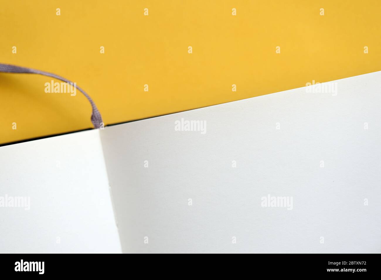 Empty blank paper hi-res stock photography and images - Alamy