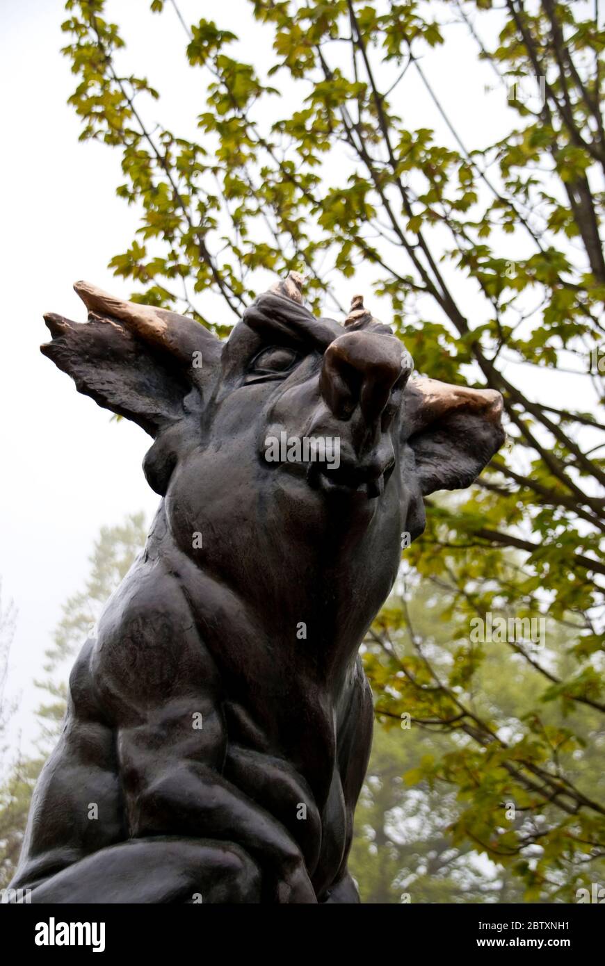 Witches sculpture hi-res stock photography and images - Alamy