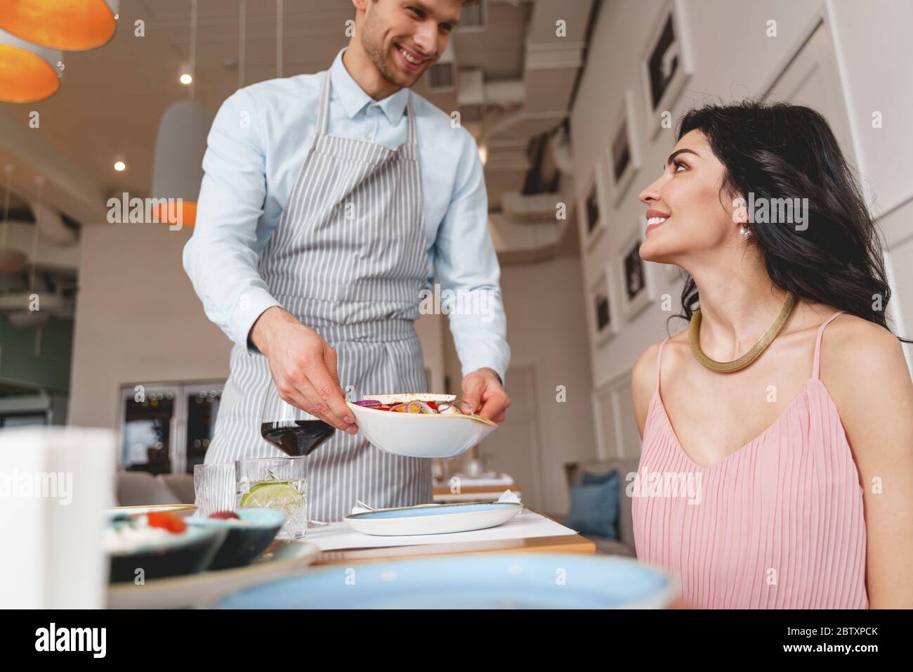 Lunch lady serving food hi-res stock photography and images - Alamy
