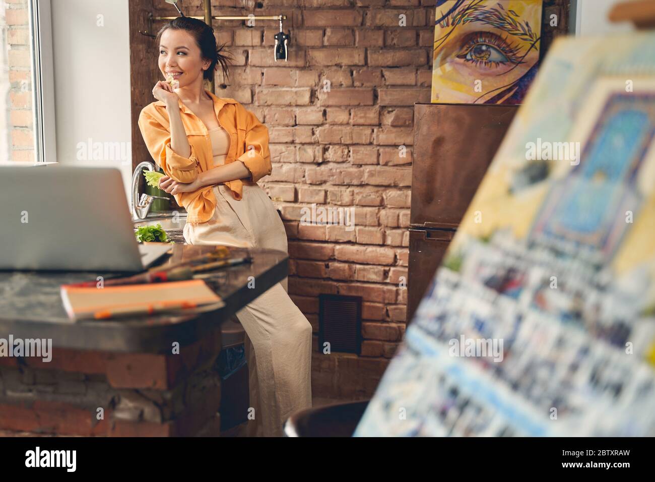 Lunch lady kitchen hi-res stock photography and images - Alamy