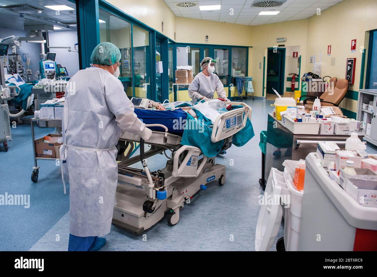 Isolation unit hospital hi-res stock photography and images - Alamy