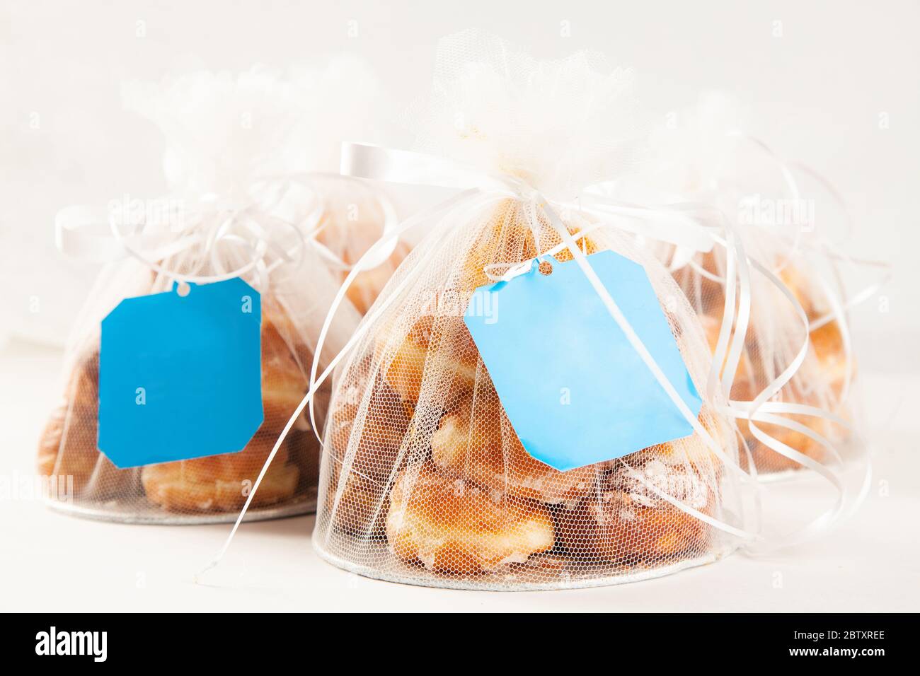 Packaged desserts hi-res stock photography and images - Alamy