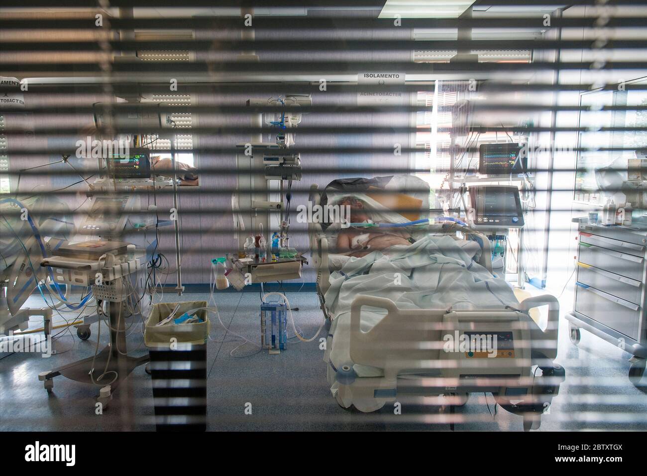 Italy, Pavia, San Matteo hospital, intensive care unit Stock Photo - Alamy