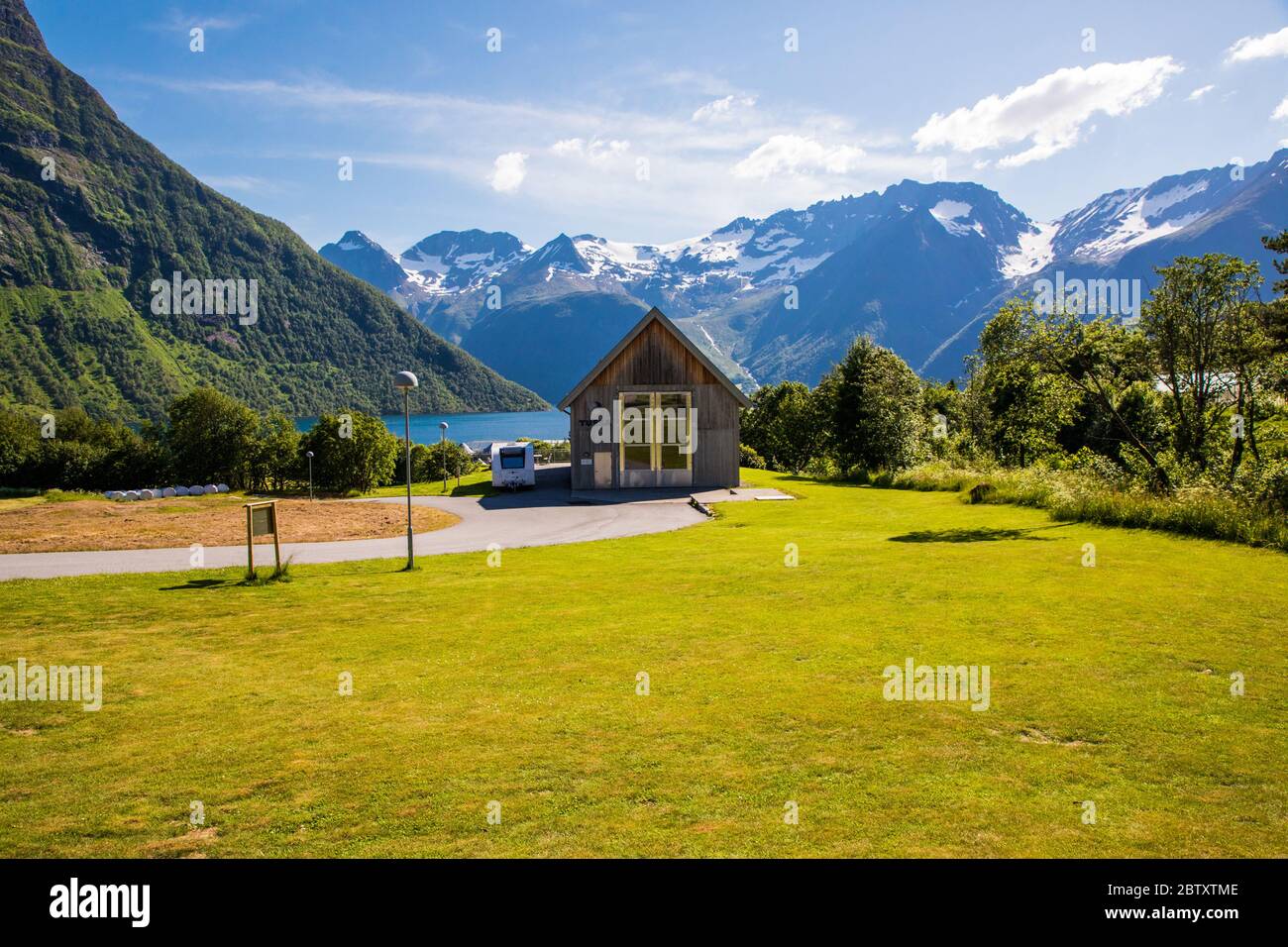 Picturesque scene of Urke village and Hjorundfjorden fjord, Norway ...