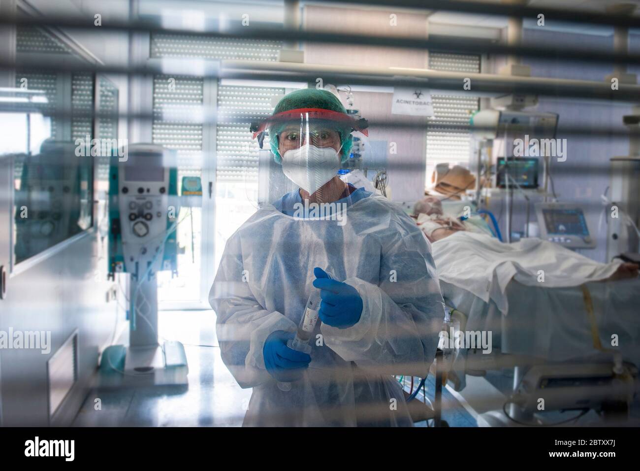 Isolation room hospital hi-res stock photography and images - Alamy