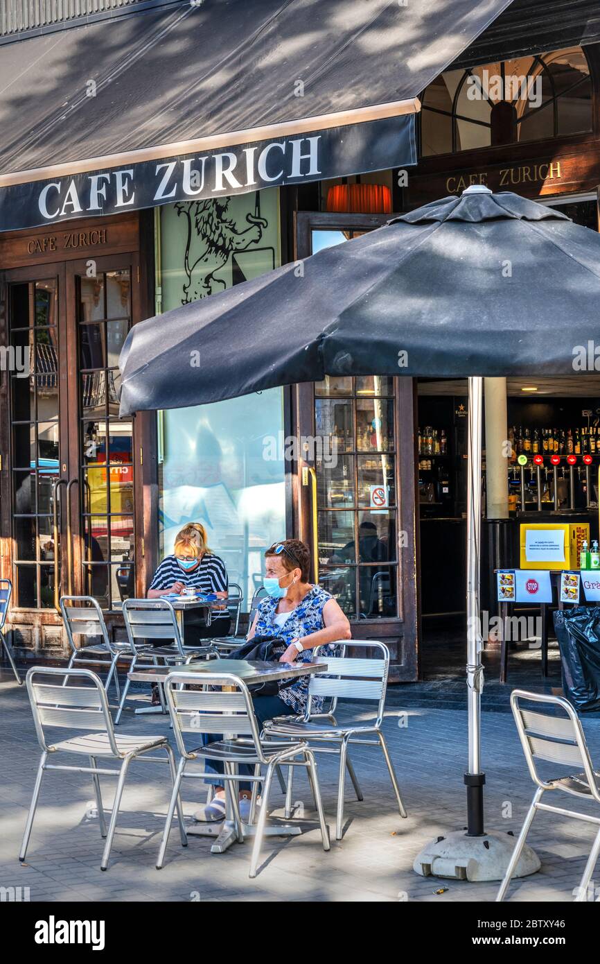 Cafe clients hi-res stock photography and images - Alamy