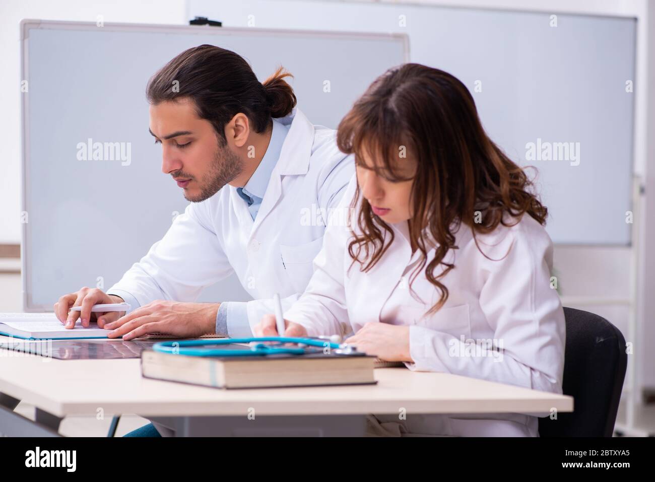 Medical students in the classroom college Stock Photo - Alamy