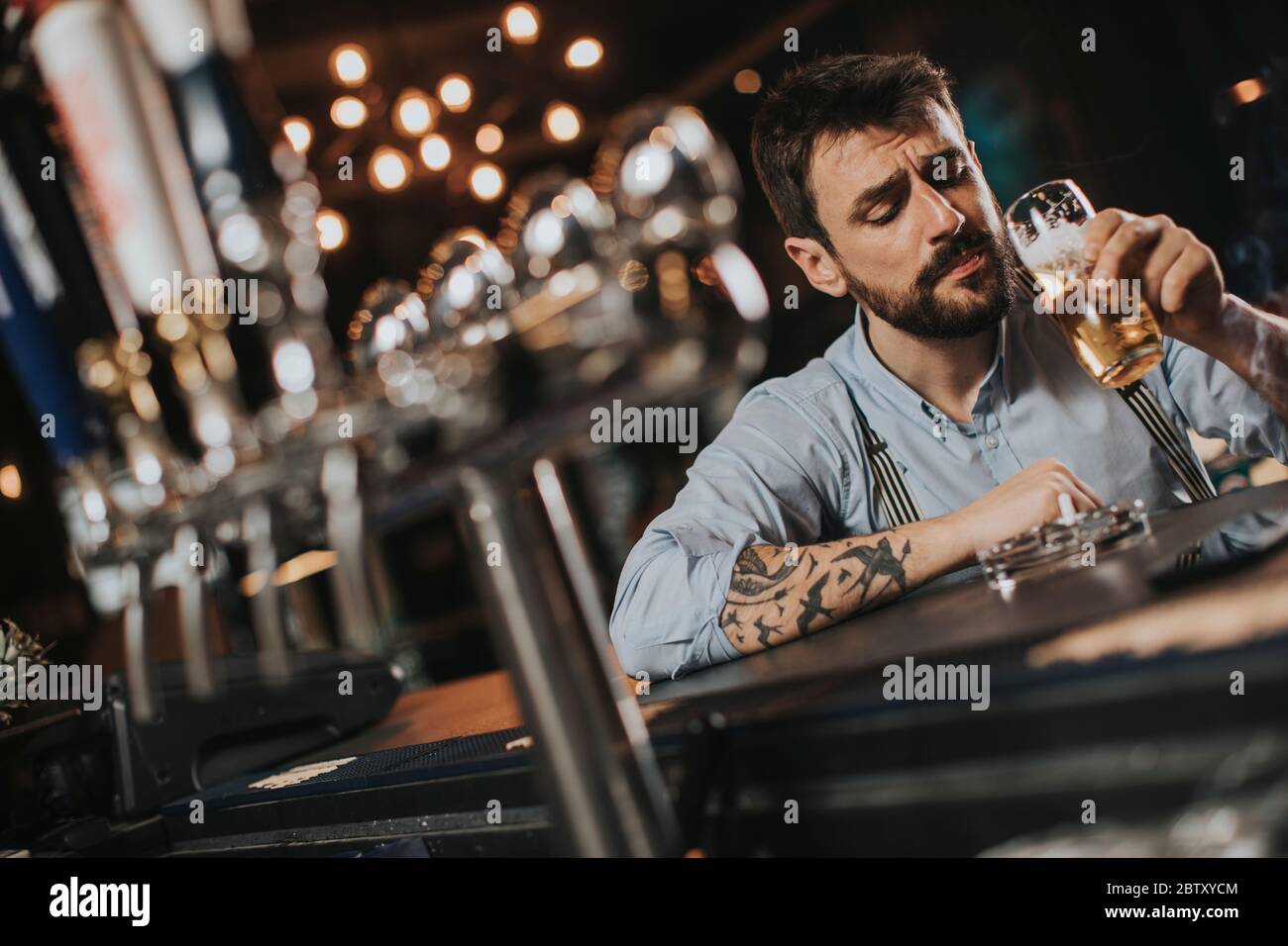 Handsome guy smoking cigar bar hi-res stock photography and images - Alamy