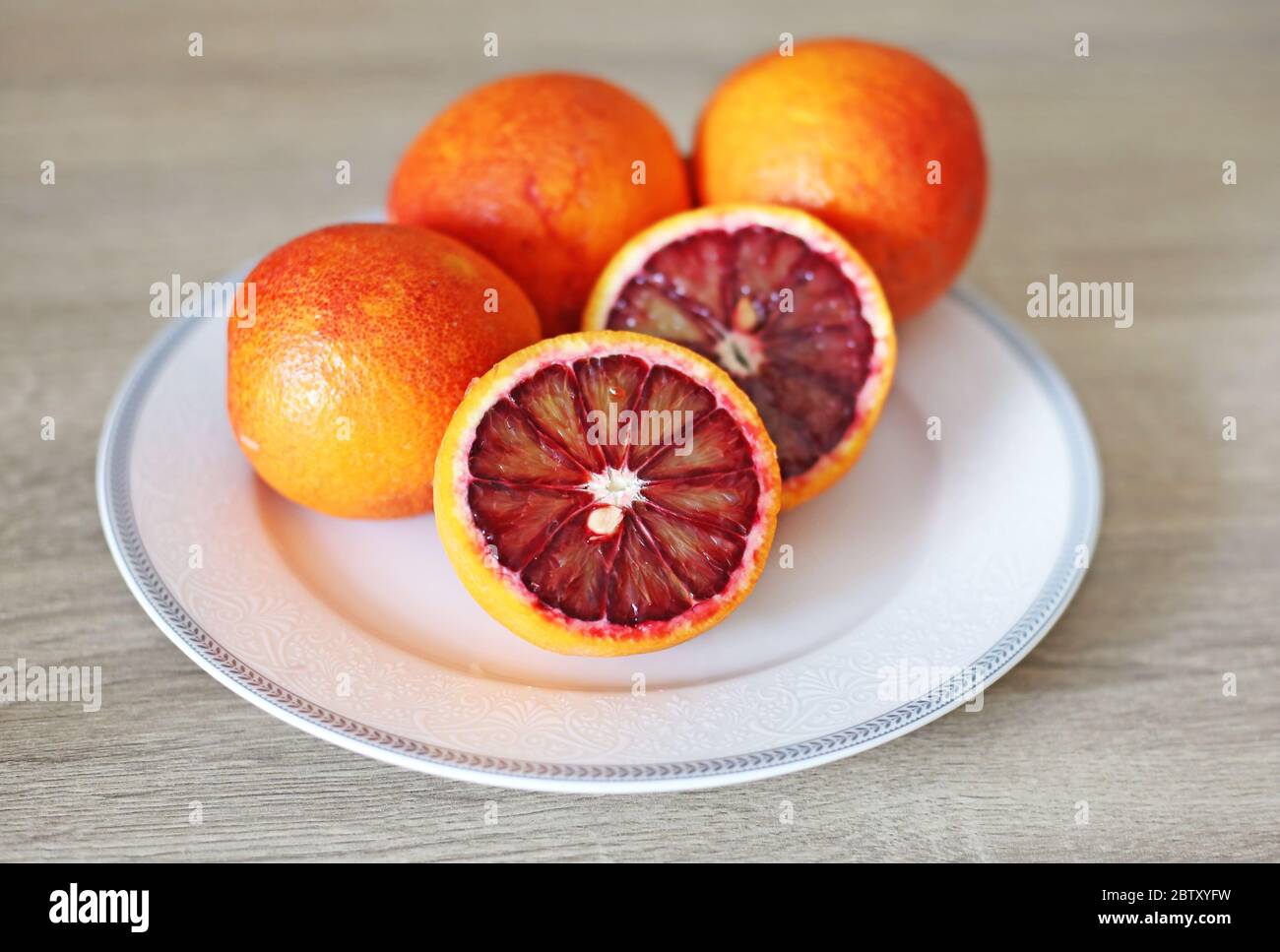 oranges in the plate - tarocco blood orange - sanguine orange - red ...
