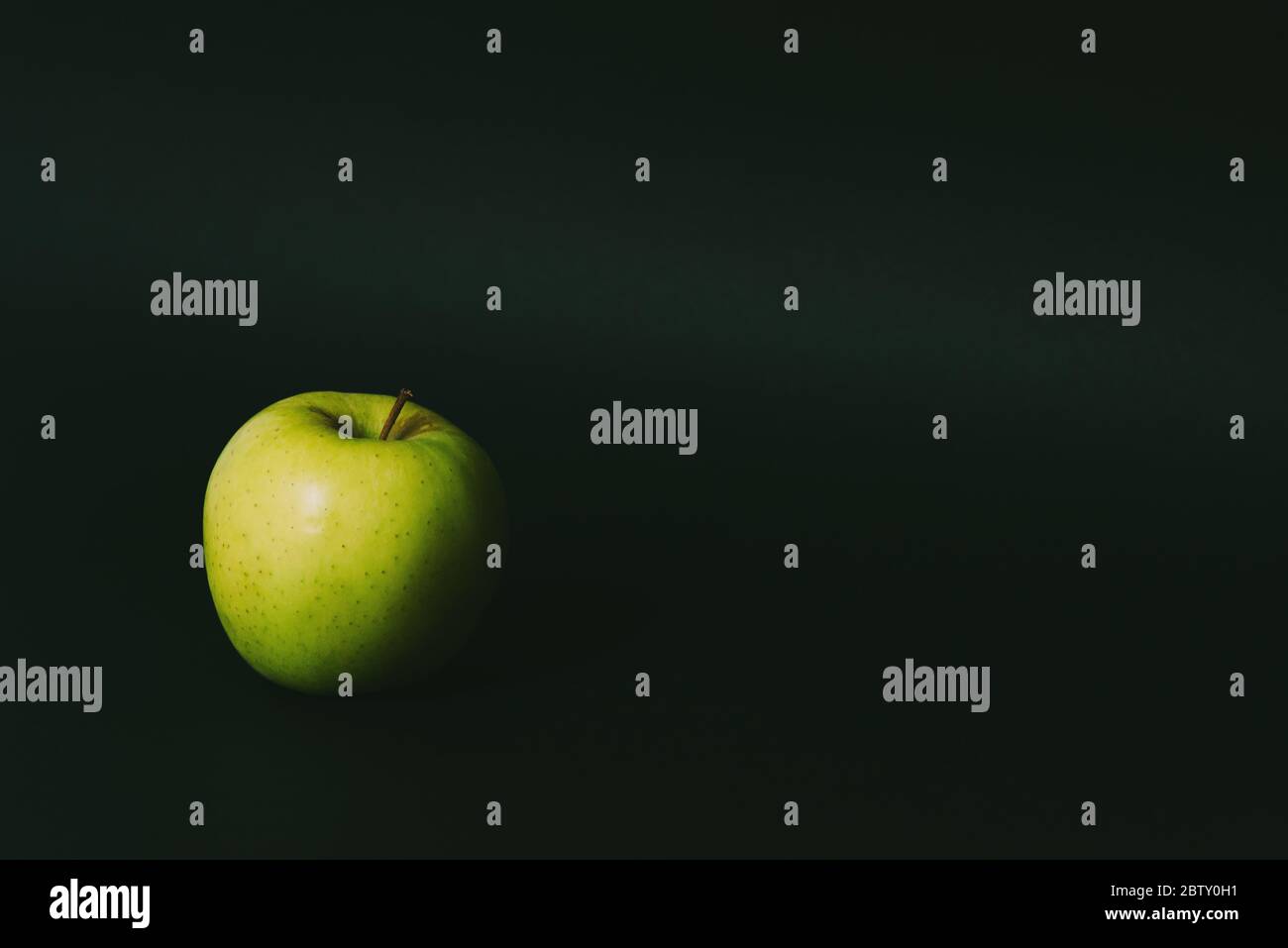 Single apple on black background Stock Photo - Alamy