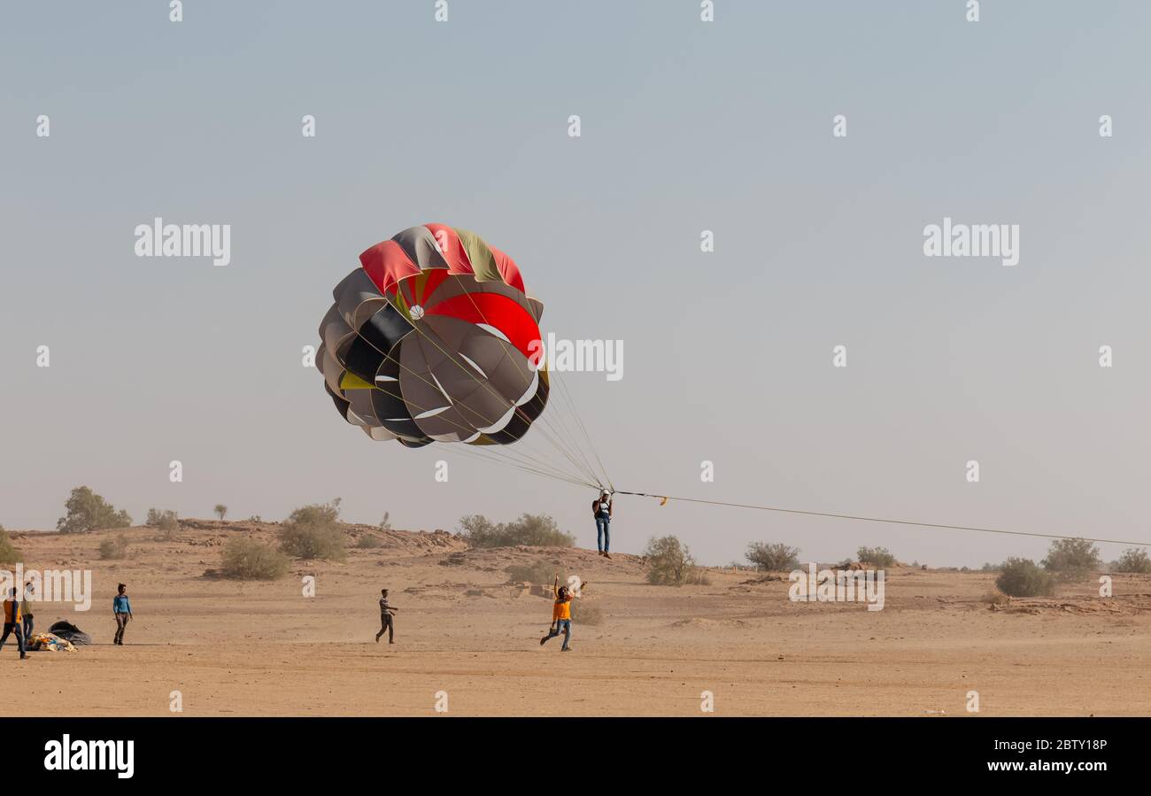 Tourists enjoying Parasailing in the Sam sand dunes of Jaisalmer ...