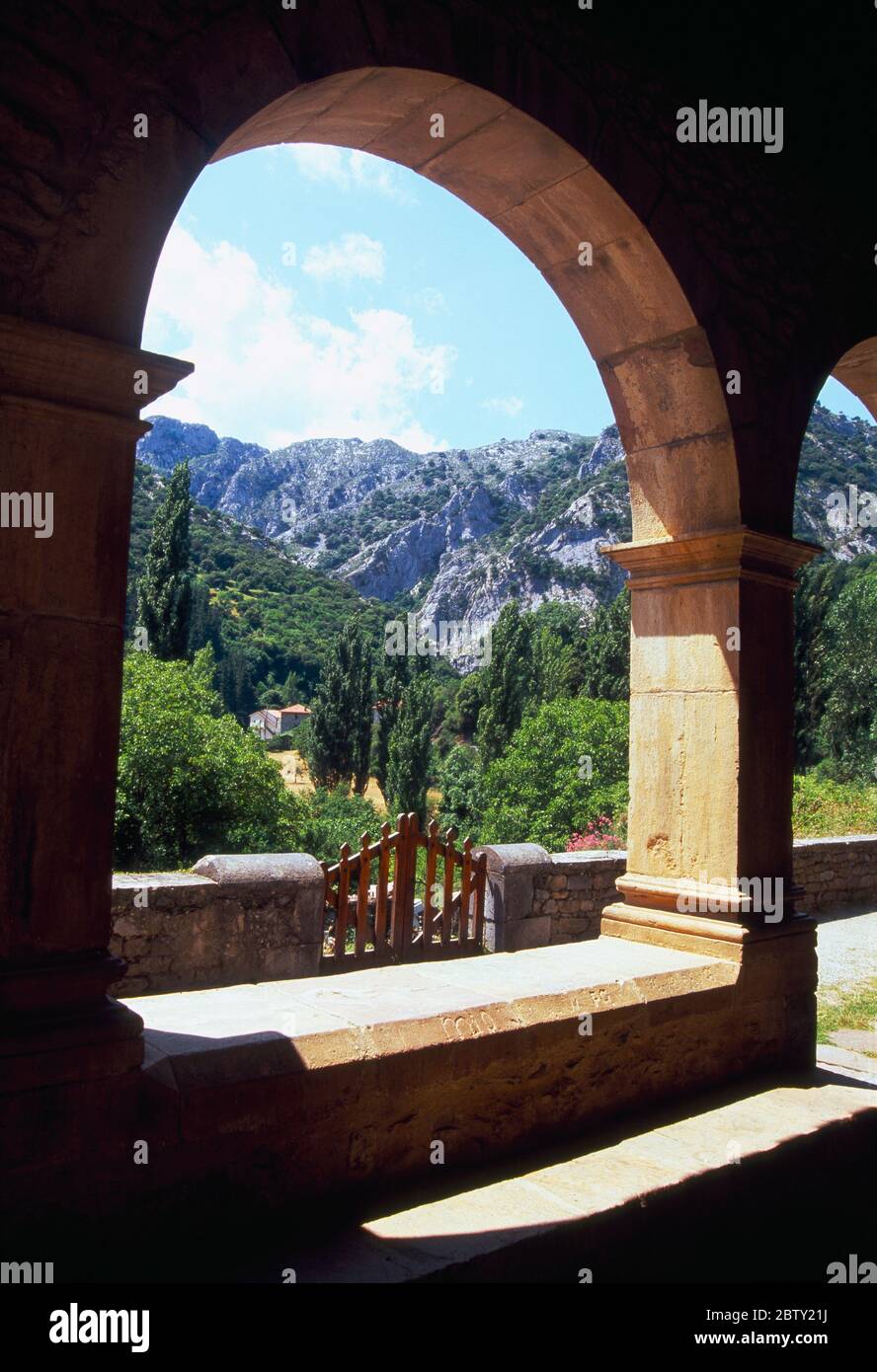 Arcos de atrio hi-res stock photography and images - Alamy