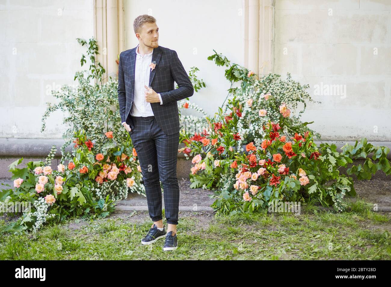 Waiting for the bride hi-res stock photography and images - Alamy