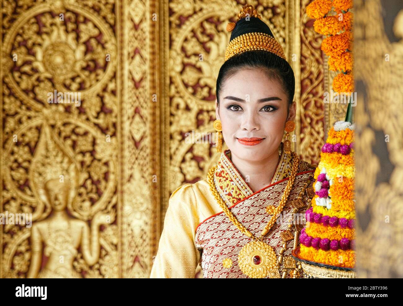 beautiful laotian bride in traditional dress Stock Photo - Alamy
