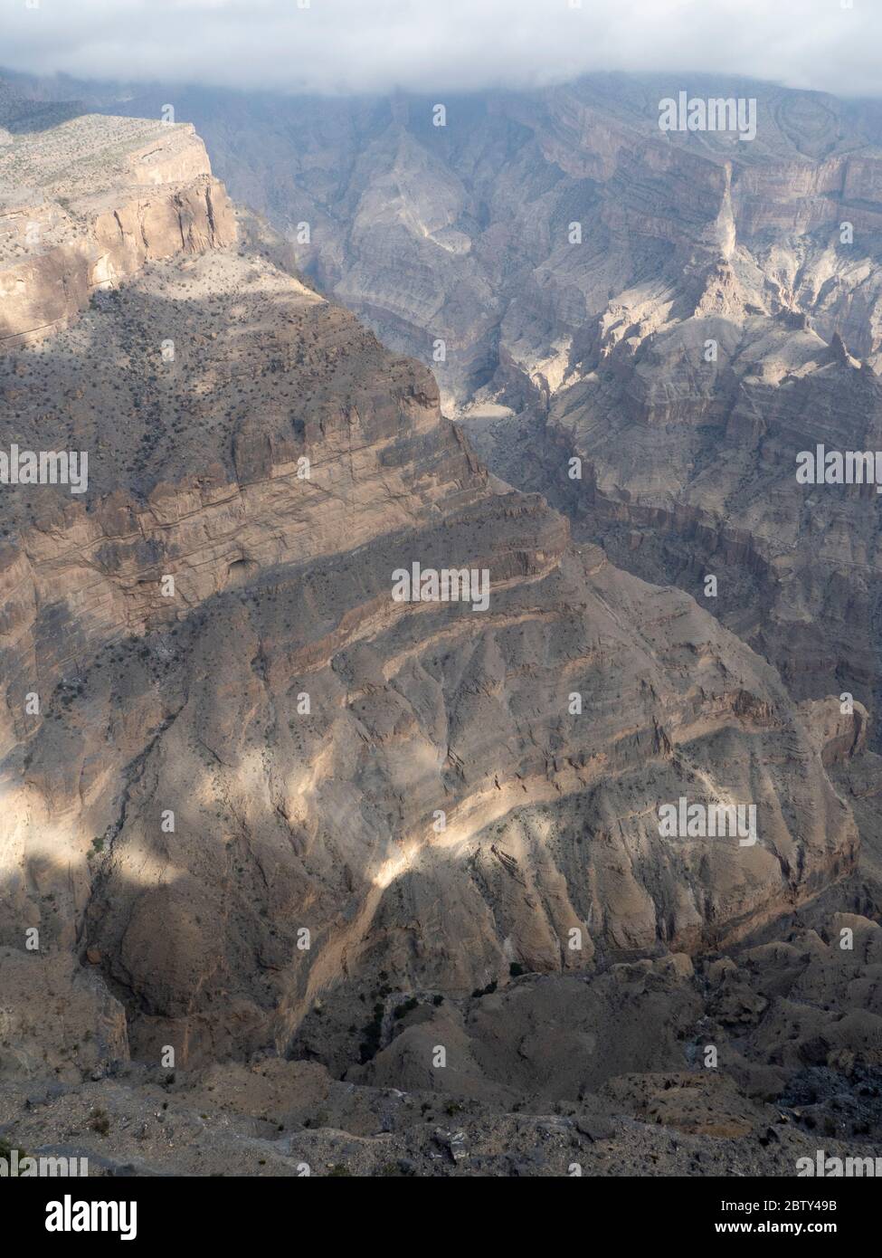 Jebel Shams, the highest mountain of the Hajar range, Sultanate of Oman ...