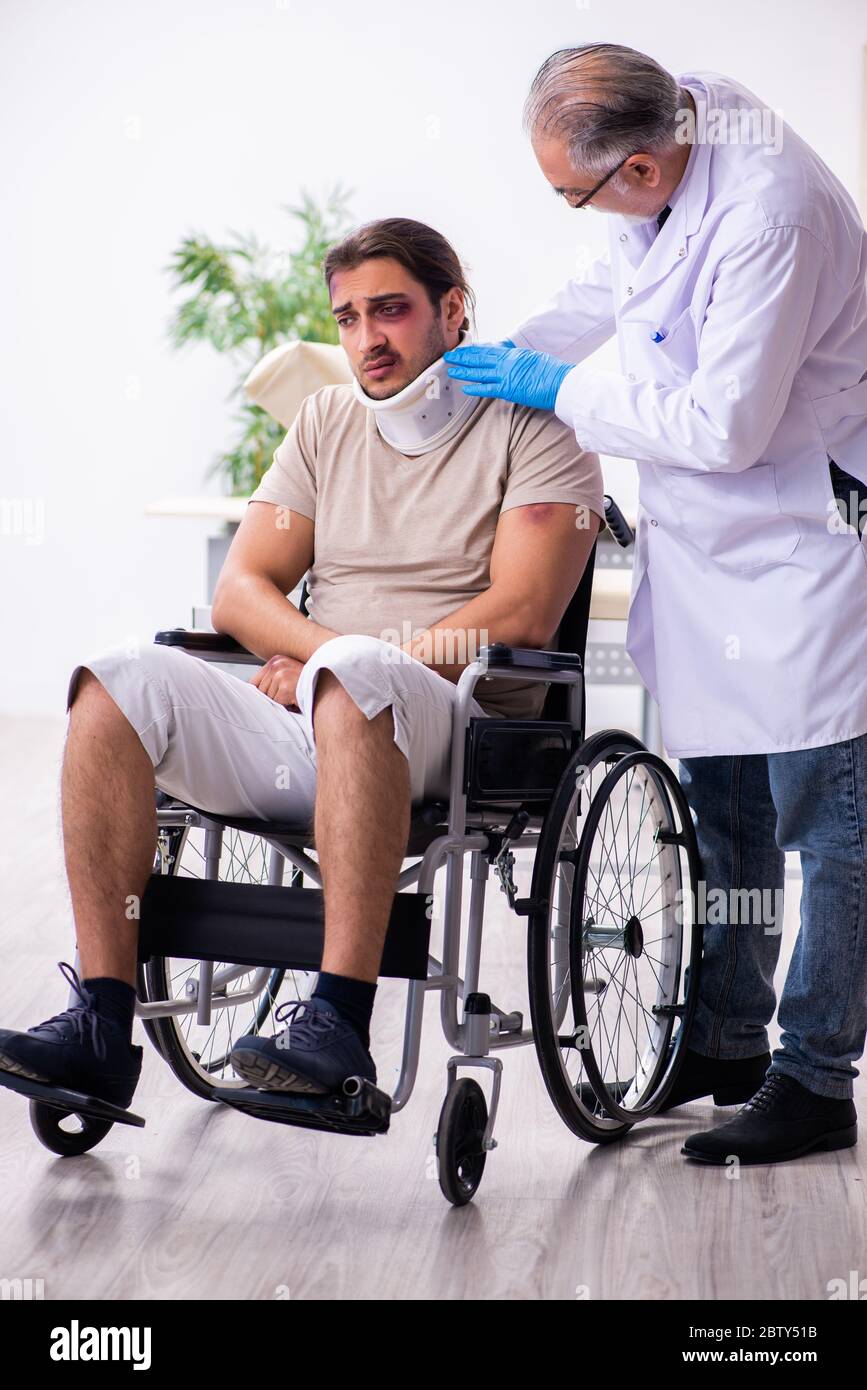 Young face injured man visiting experienced male doctor traumatologist ...