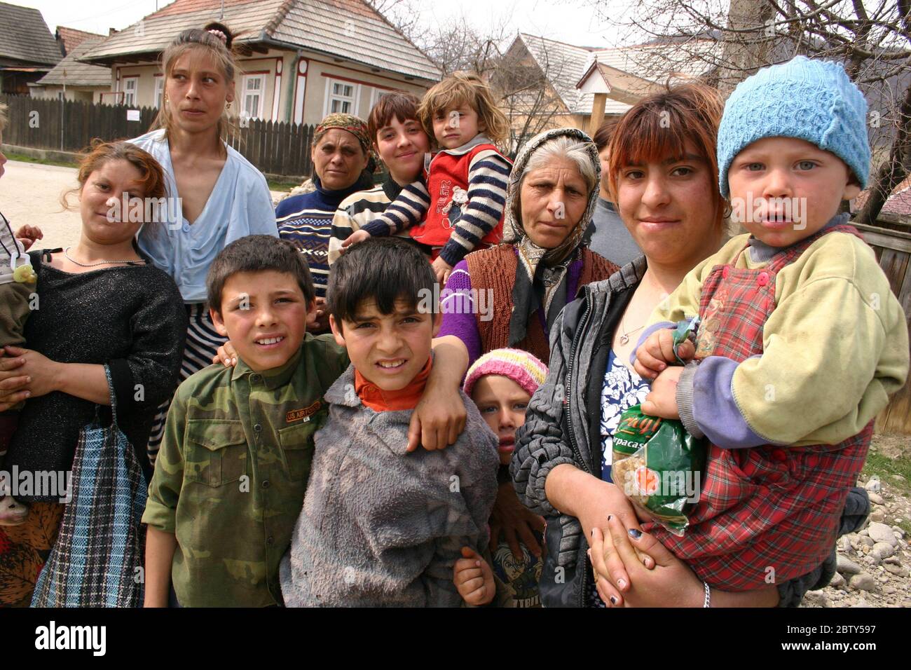 Romanian gypsy children hi-res stock photography and images - Alamy
