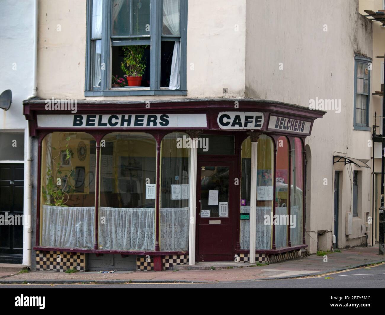 Old fashioned english cafe hi-res stock photography and images - Alamy