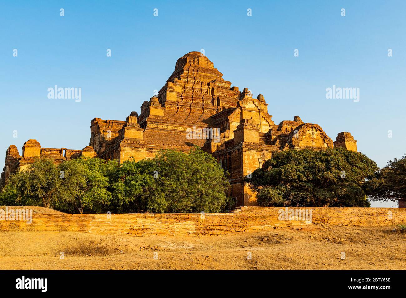 Dhammayan Gyi Temple at sunset, Bagan (Pagan), Myanmar (Burma), Asia ...