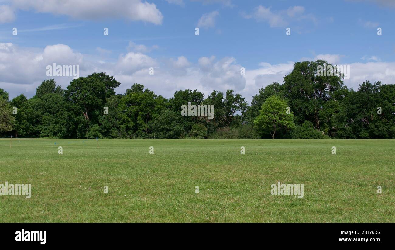 English parkland hi-res stock photography and images - Alamy