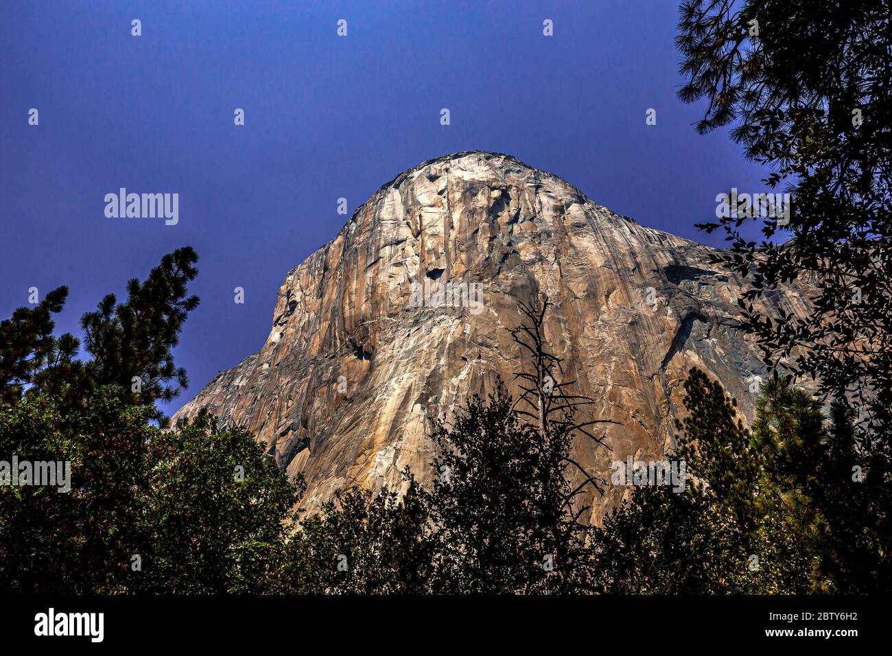 World famous rock climbing wall of El Capitan, Yosemite national park ...