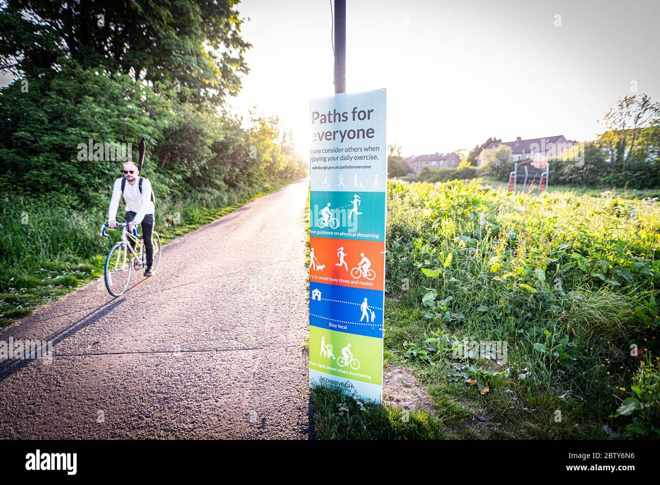 Walking routes from edinburgh hi-res stock photography and images - Alamy