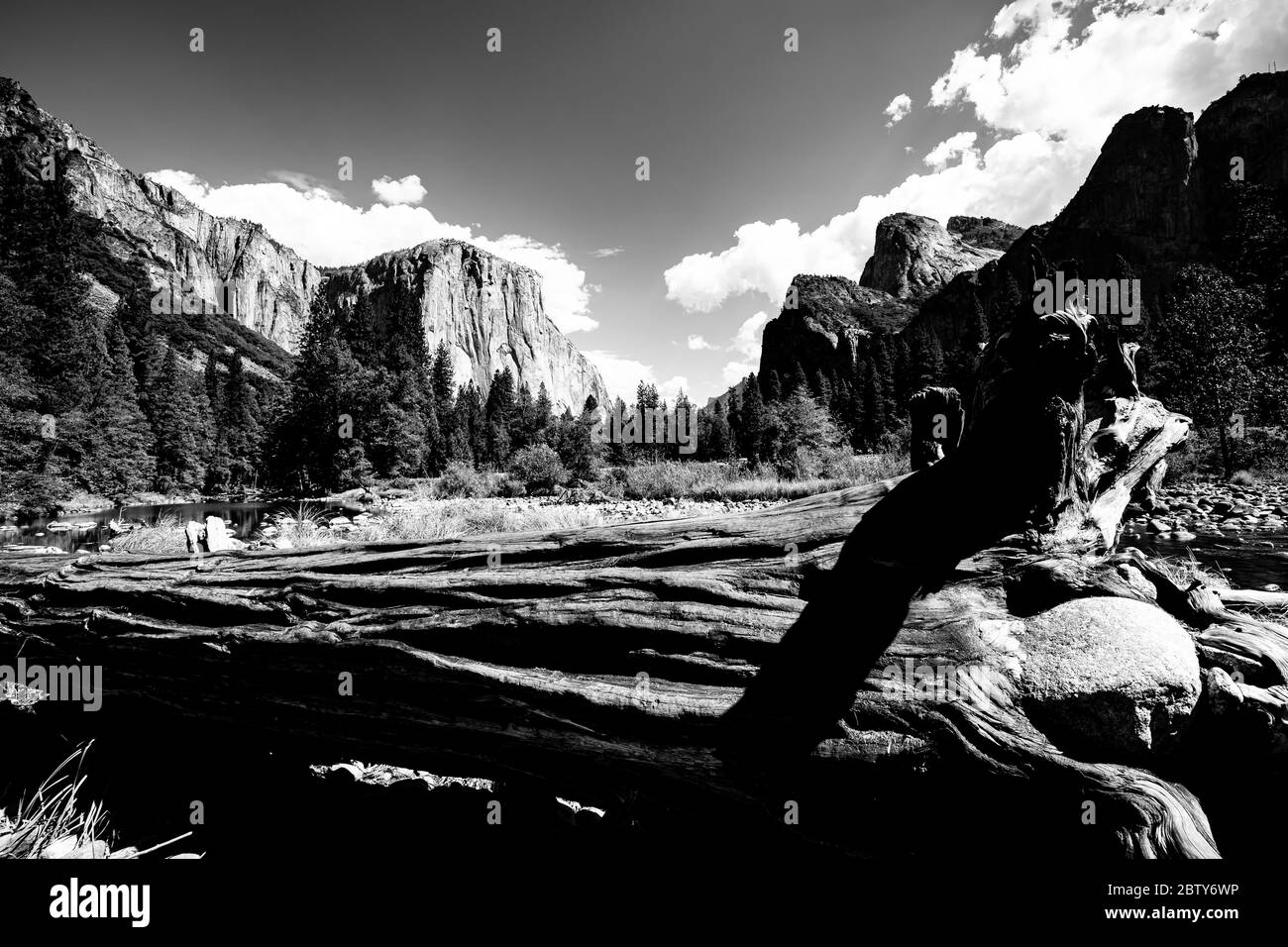 World famous rock climbing wall of El Capitan, Yosemite national park ...