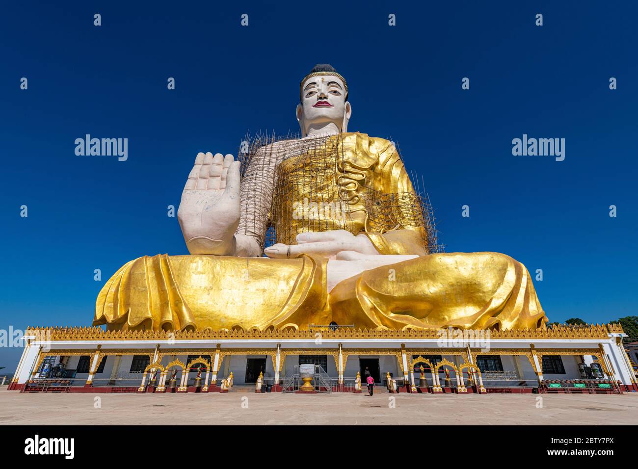 Giant sitting Buddha below the Kyaiktiyo Pagoda (Golden Rock), Mon ...