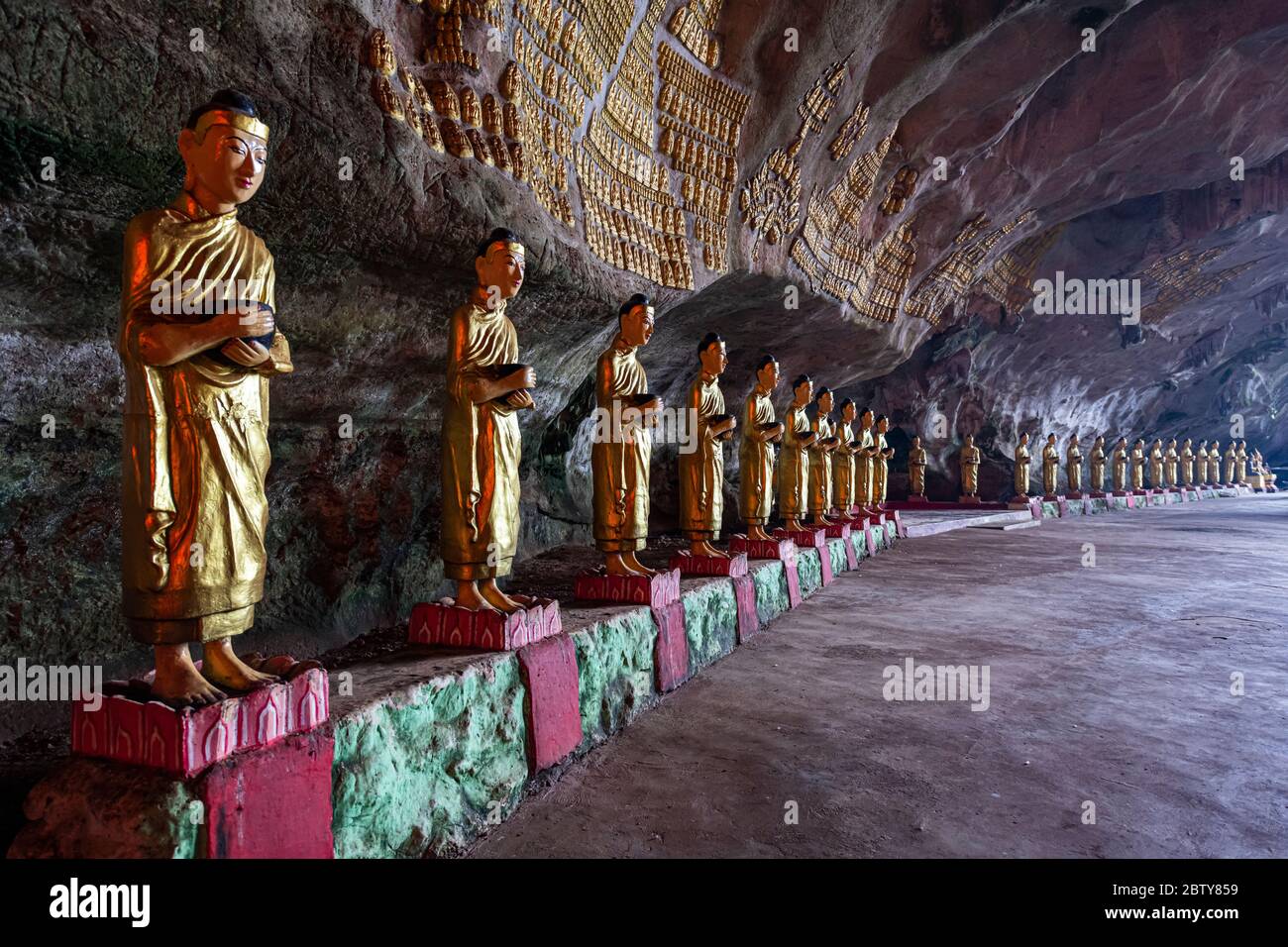 Cave filled with buddhas, Saddan Cave, Hpa-An, Kayin state, Myanmar ...