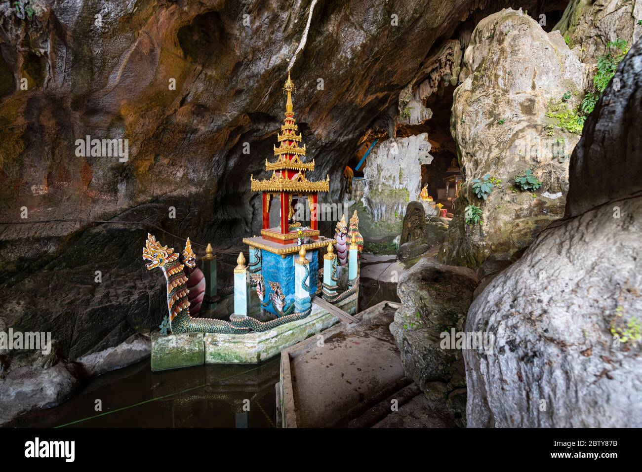 Cave filled with buddhas, Saddan Cave, Hpa-An, Kayin state, Myanmar ...
