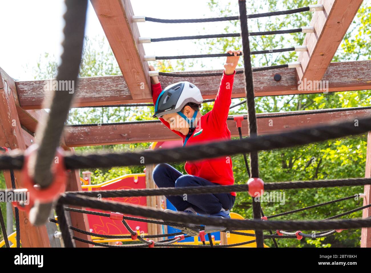 Children playing climbing frame hi-res stock photography and images - Alamy
