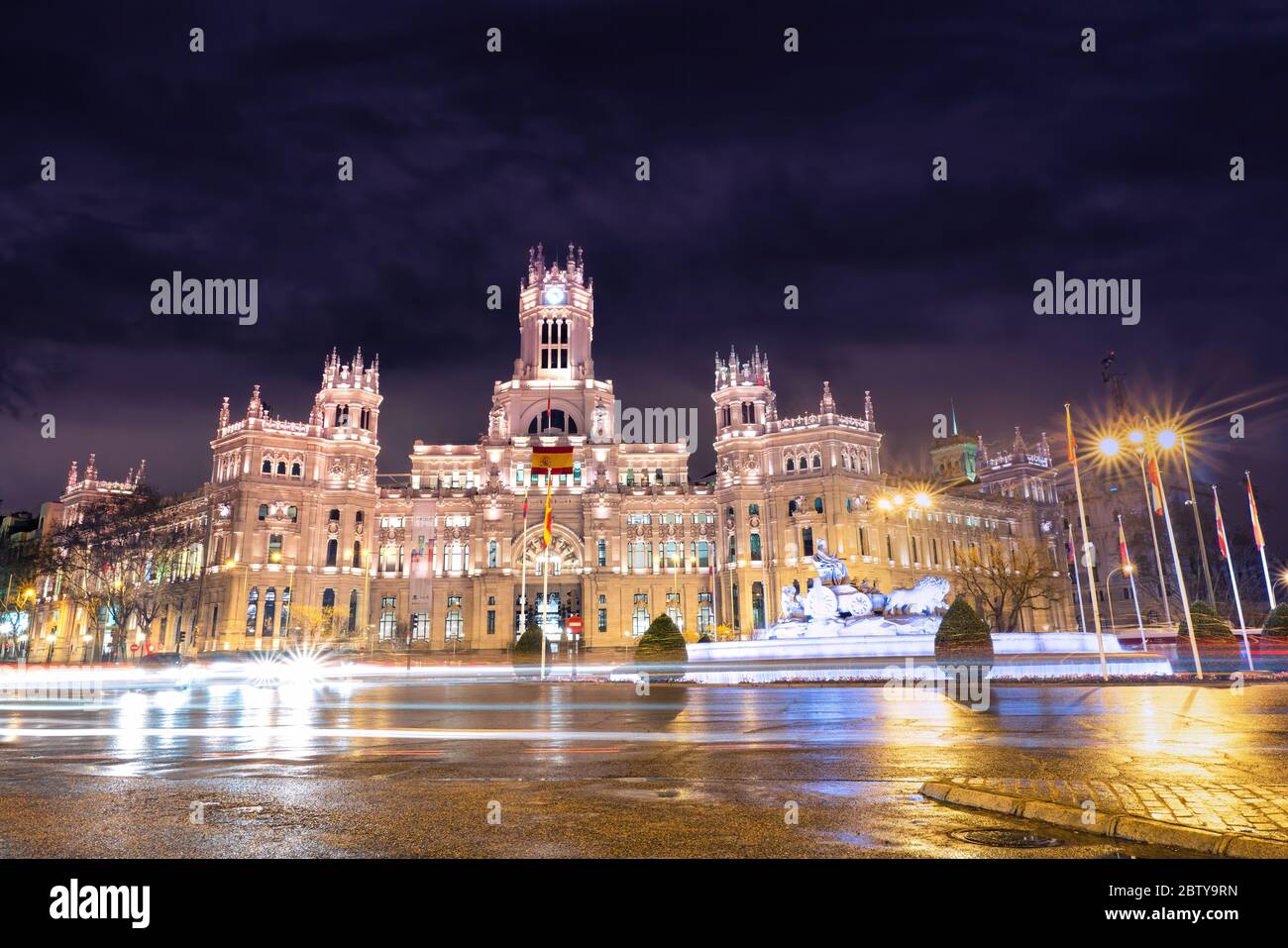 Plaza de Cibeles, with sculptures and a fountain that has become an ...