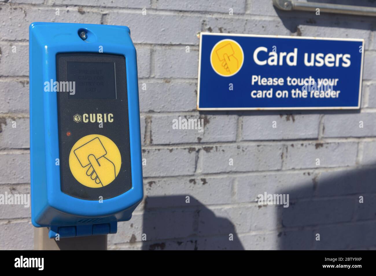 Contactless travel card machine in Bedfordshire, England Stock Photo ...
