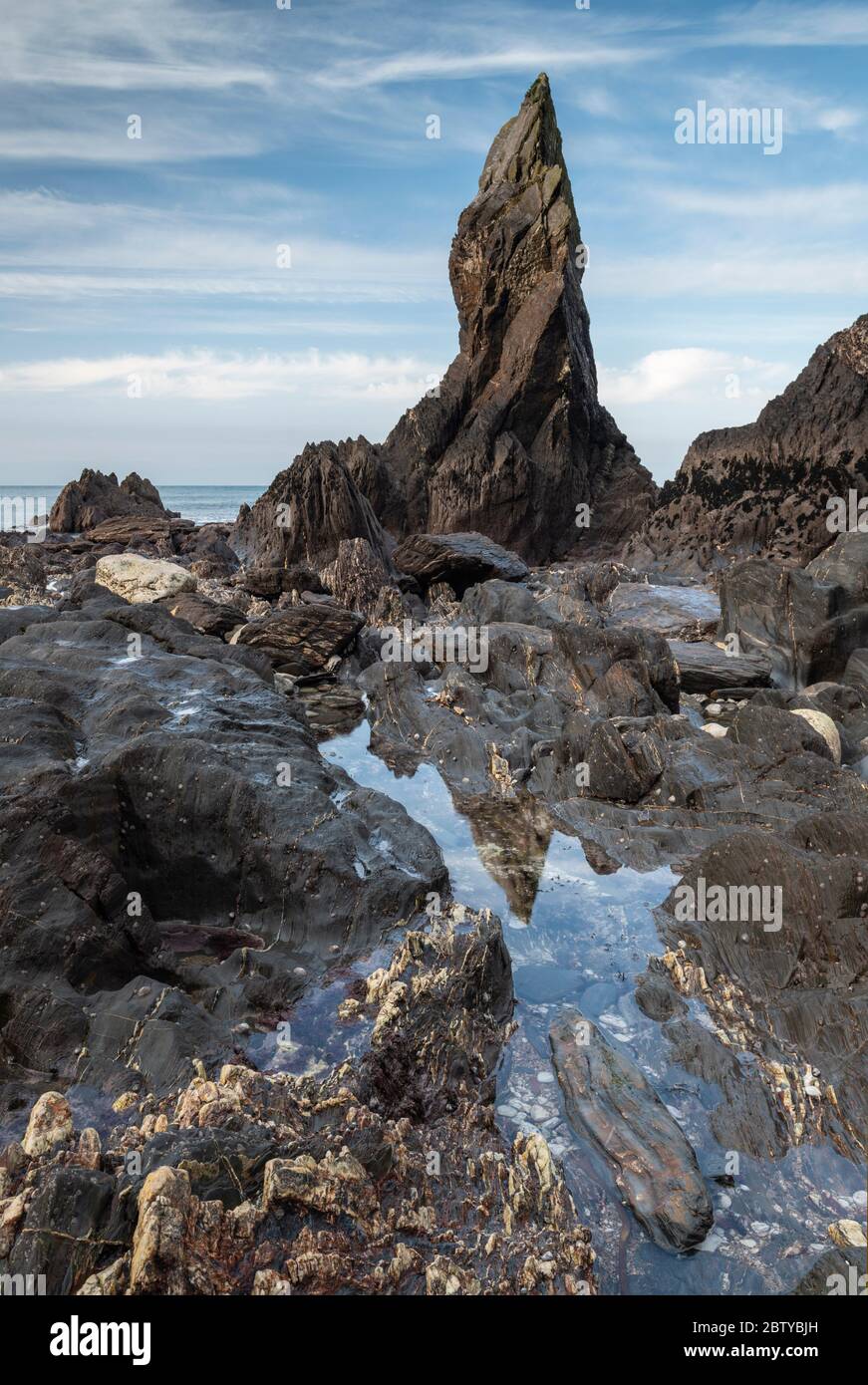 Sea stack on the rugged South Hams coastline near Hope Cove, Devon ...
