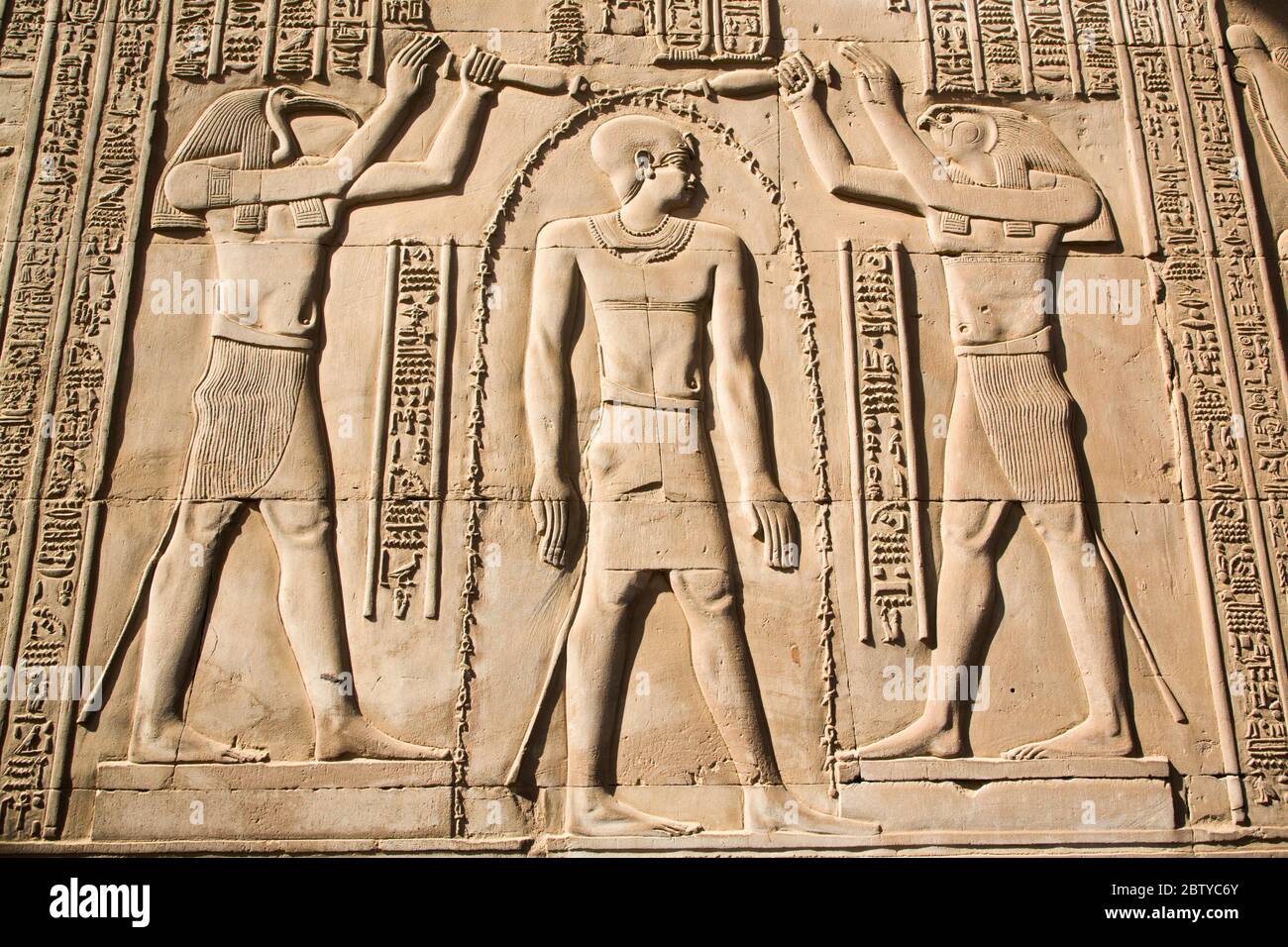 Gods Thoth on left and Haroeris on right with the Pharaoh in the centre ...