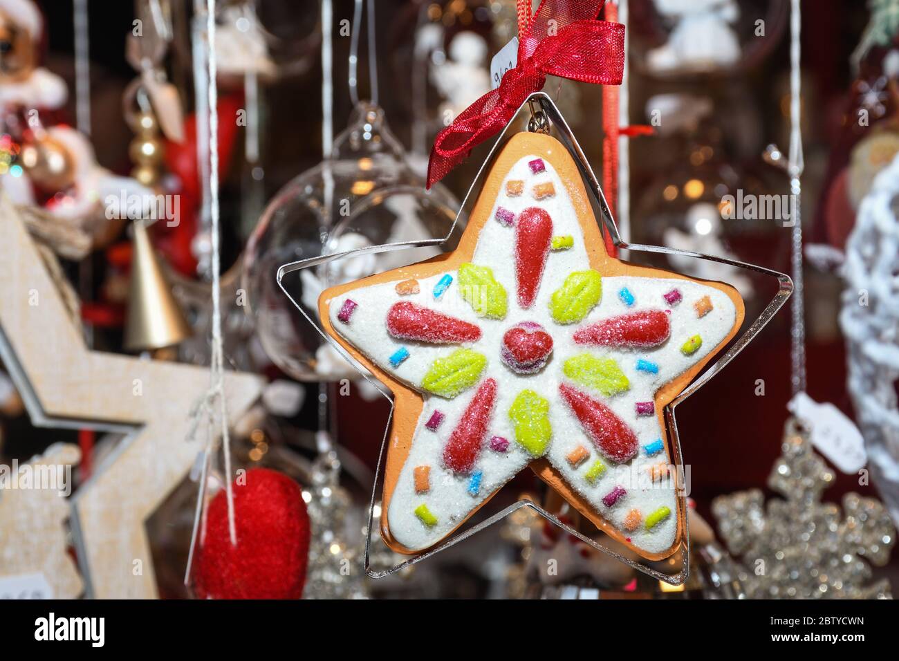 Many gingerbread cookies over the counter, during Vienna Christmas ...