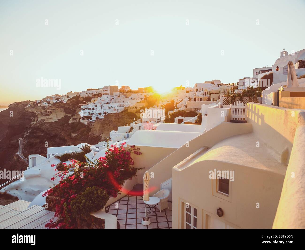 Traditional white cave house on Santorini island . Santorini, Cyclades ...
