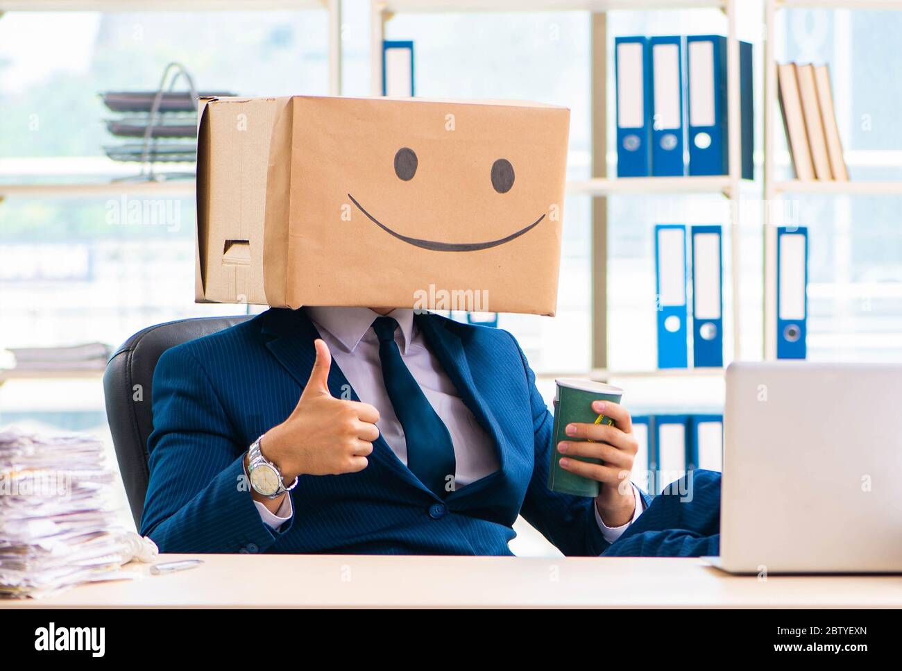 The happy man with box instead of his head Stock Photo - Alamy