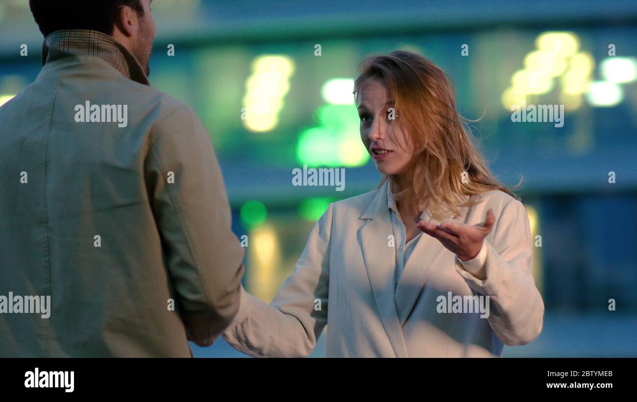 Two friends having discussion at night. Woman explaining somethi Stock ...