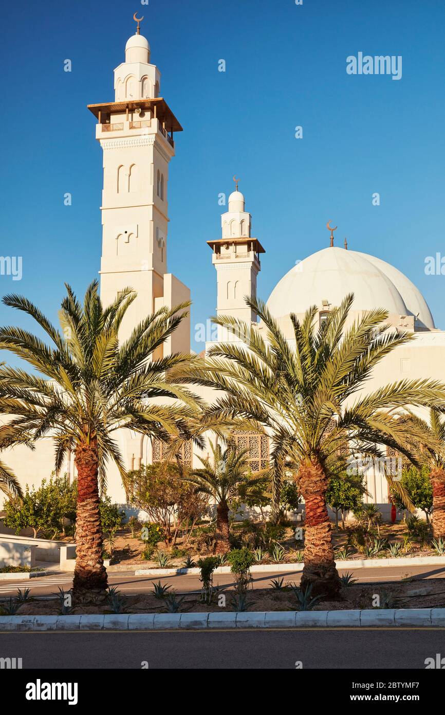 Sheikh Zayed mosque, Aqaba, Jordan Stock Photo - Alamy