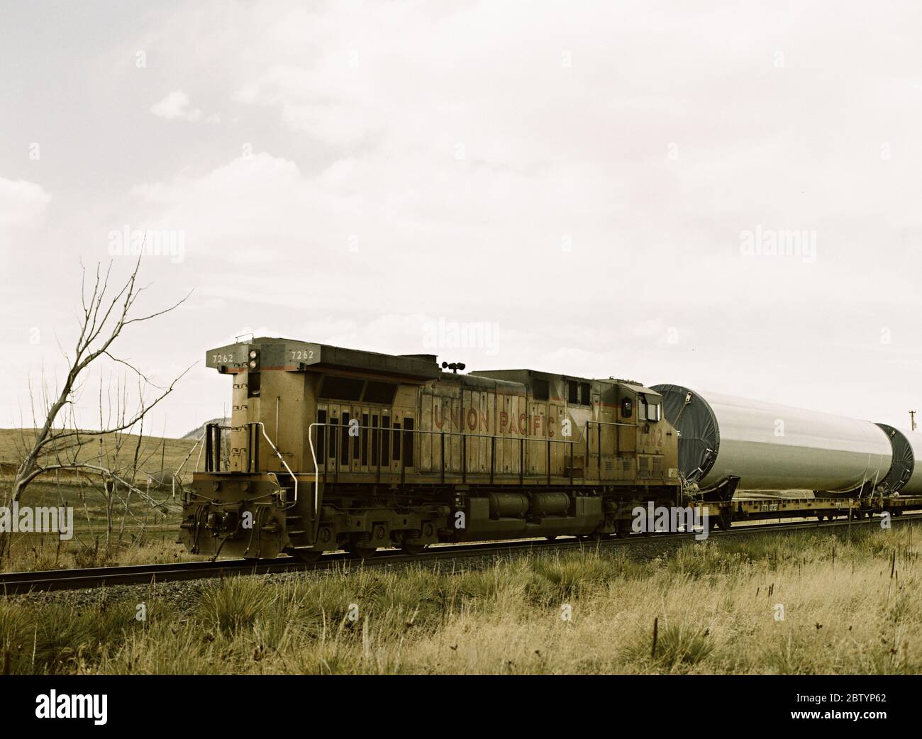 BNSF Locomotive Moving Windmill Tower Sections for Erection on a ...