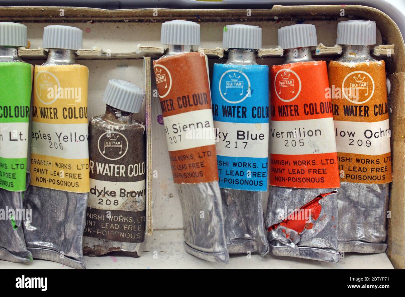 Box of paint tubes hi-res stock photography and images - Alamy