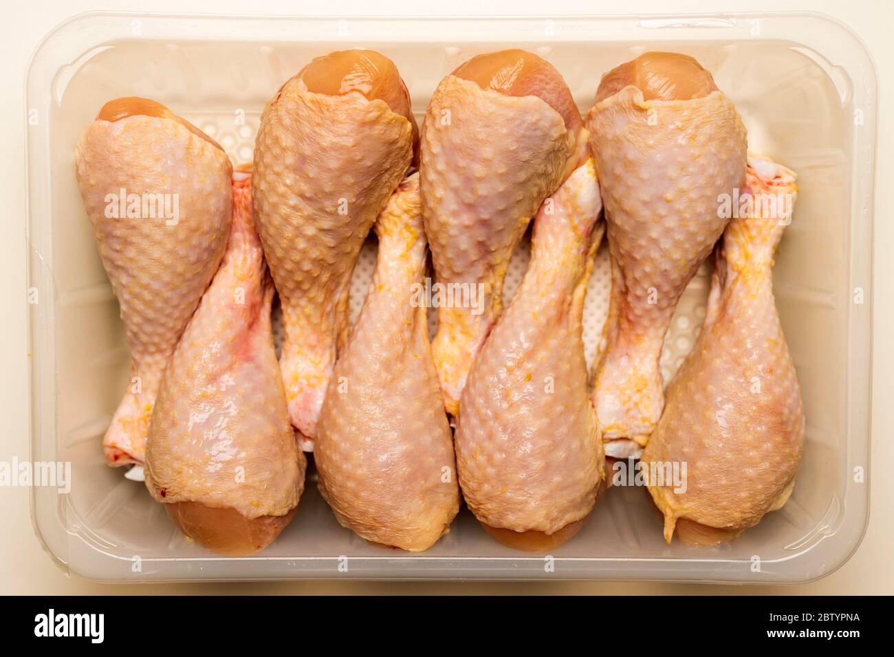 Raw chicken legs in a plastic box Stock Photo - Alamy
