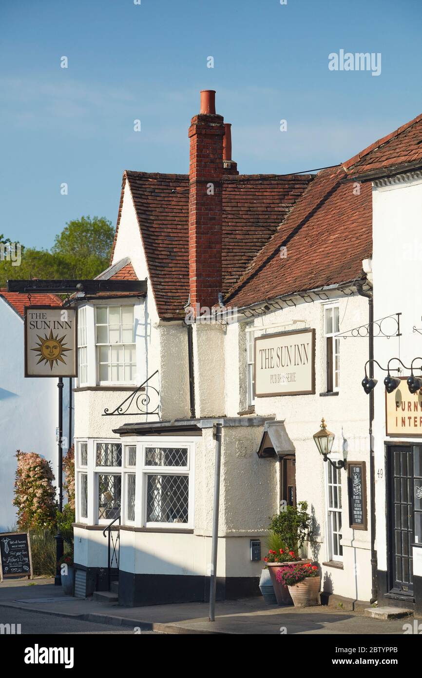 Sun inn chobham hi-res stock photography and images - Alamy
