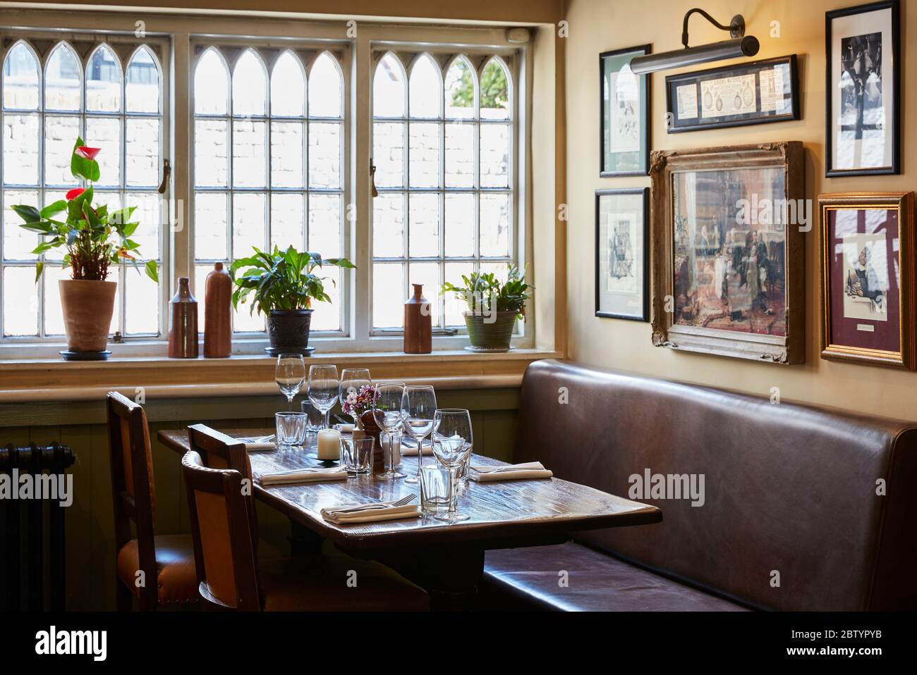 interior of the White Hart pub in Chobham, Surrey, England, UK Stock ...